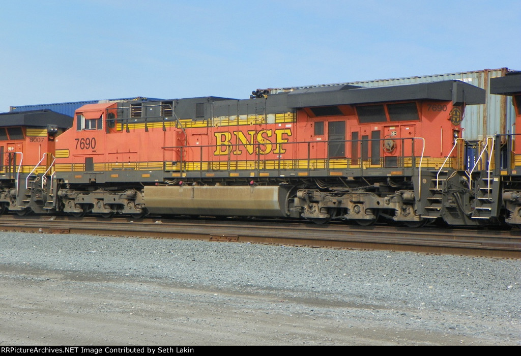 BNSF 7690